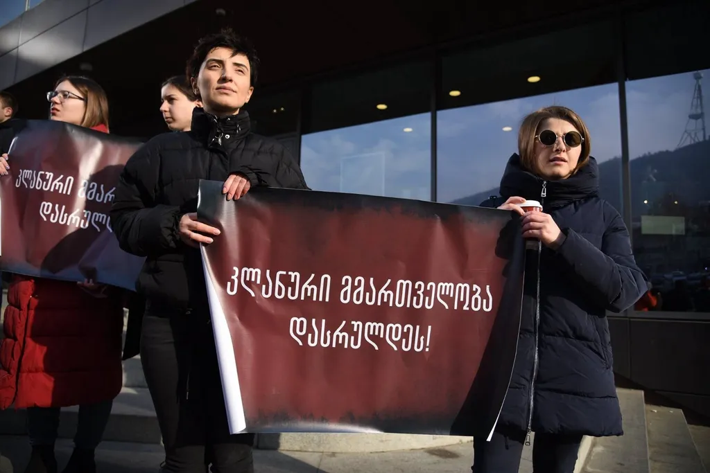 Georgia’s anti-corruption reforms stall amid… - Transparency.org