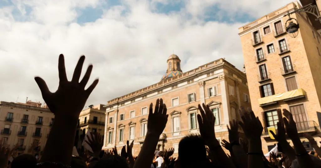 People see low political integrity throughout the… - Transparency.org